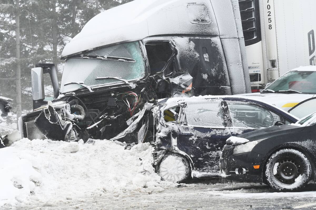 [IMAGES] Une vingtaine de véhicules impliqués: deux blessés graves dans un important carambolage ...