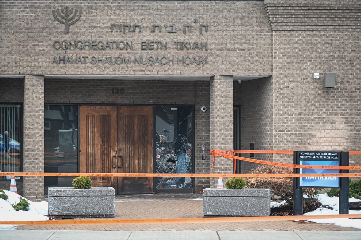 «On est indignés»: une synagogue ciblée par un incendie criminel à ...