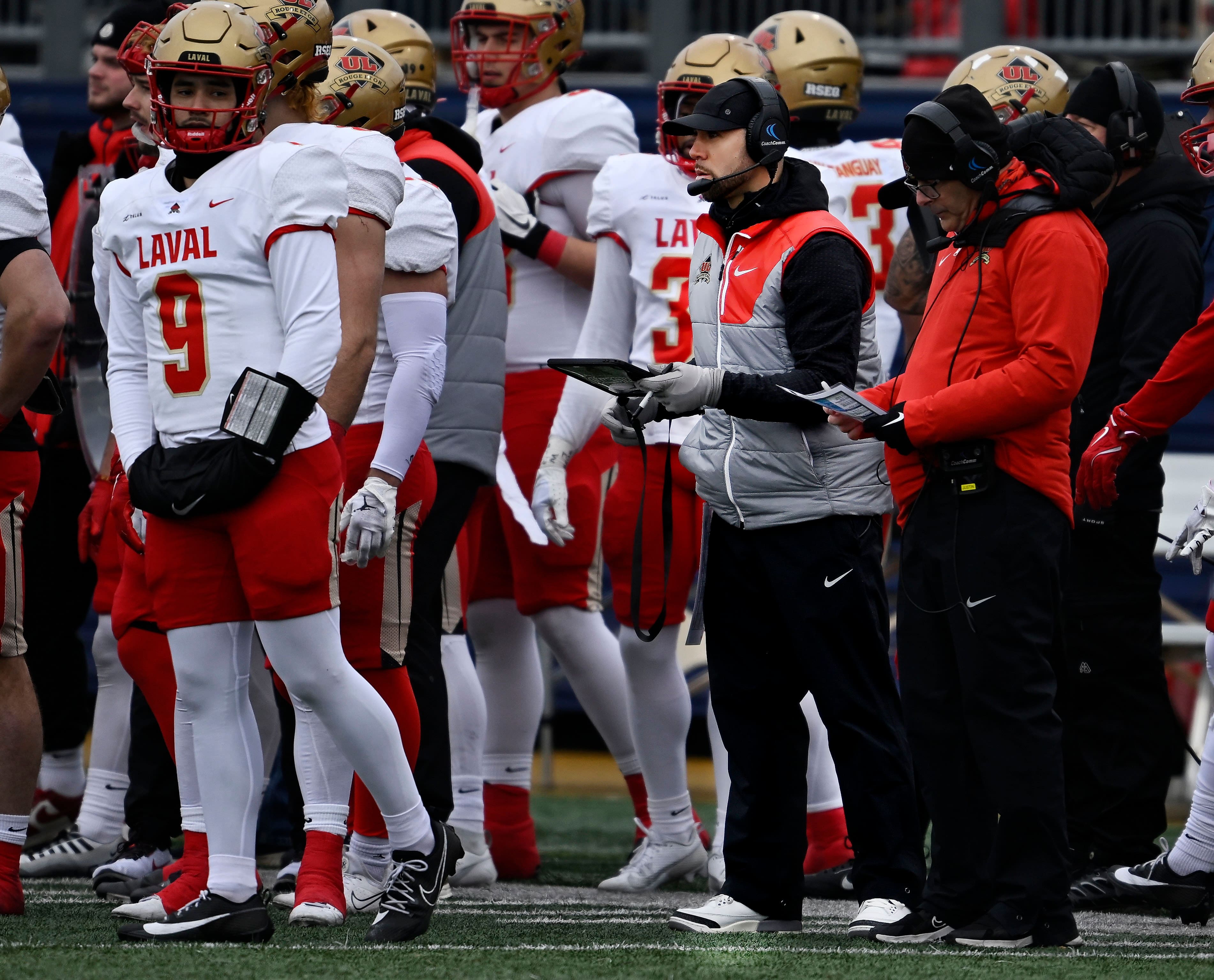Nouveau papa, Guillaume Rioux quitte le Rouge et Or après 12 ans pour ...