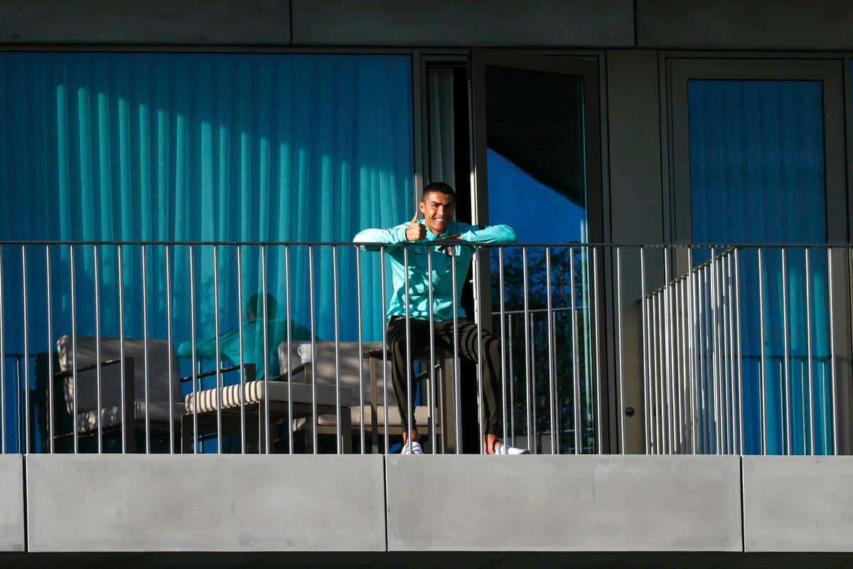 Atteint par la COVID, Cristiano Ronaldo retourne en Italie en jet privé ...