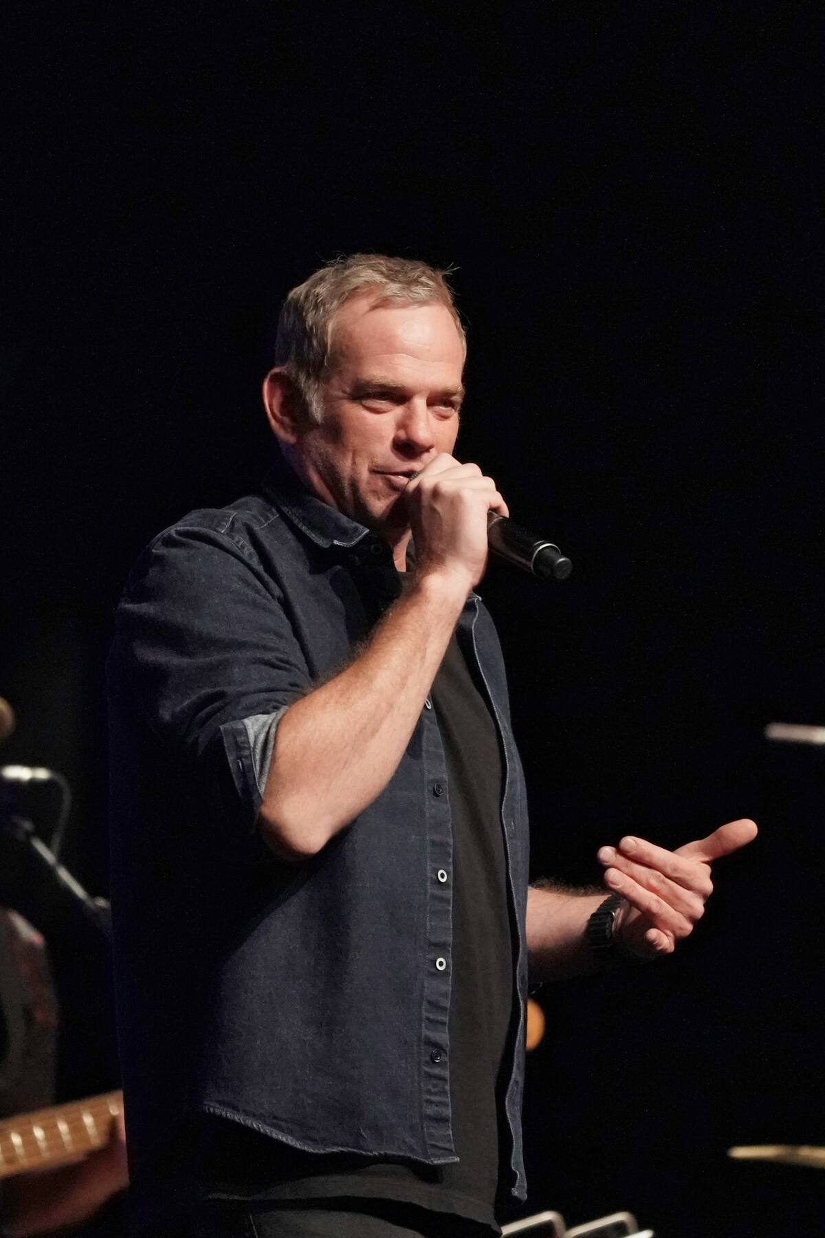 Garou conclut sa tournée québécoise dans un «gros party de famille» à ...