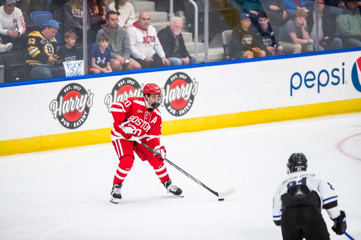 Chaos au match de Lane Hutson: une alarme incendie et 103 minutes de ...