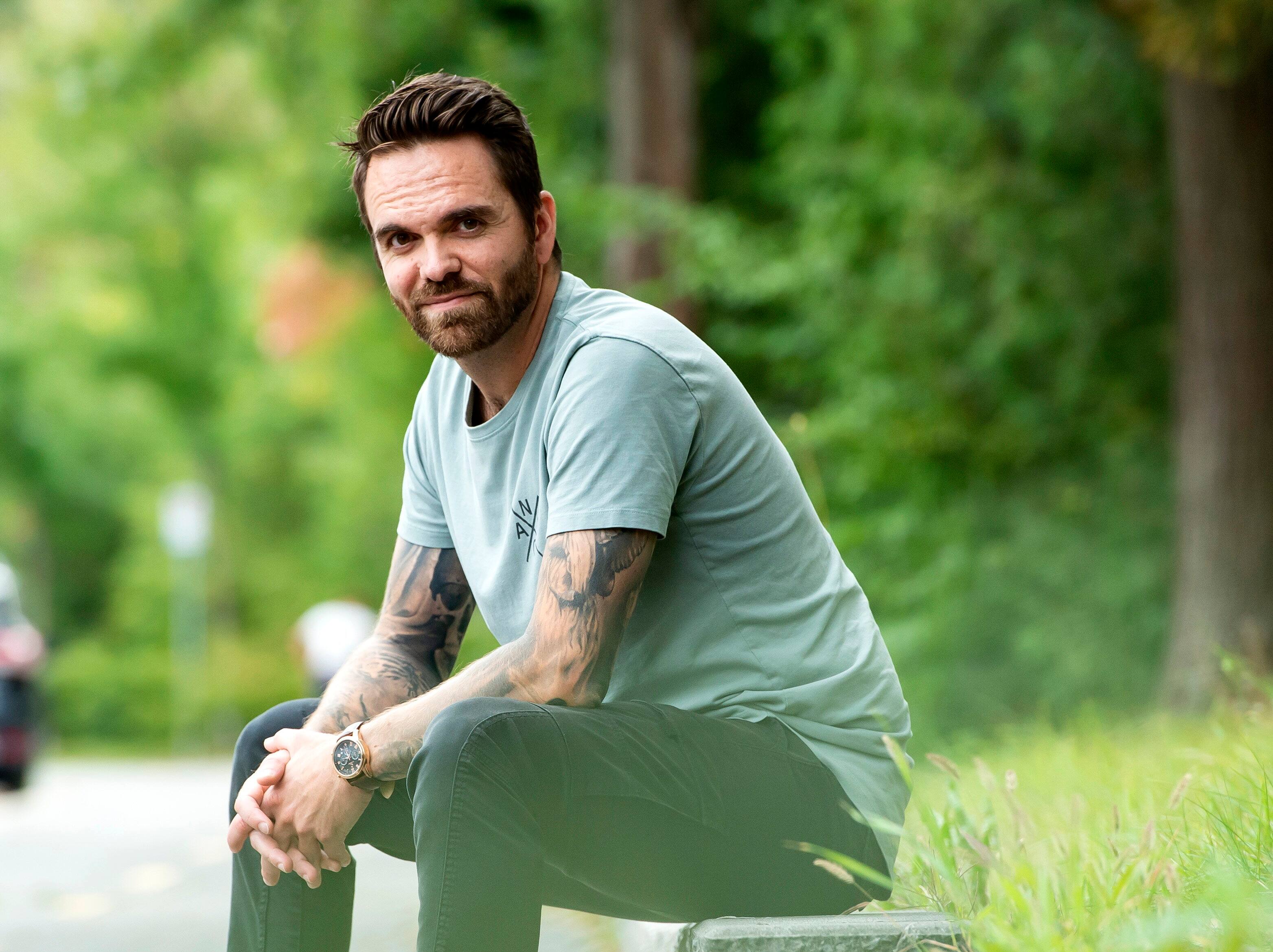 «Rien ne bat le feeling d’être sur scène»: L’humoriste Mike Beaudoin ...