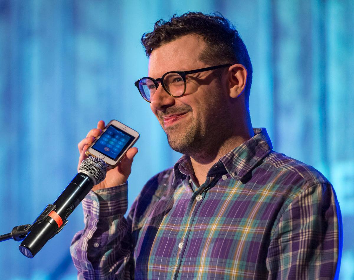 Simon Boulerice, les deux pieds dans l'enfance | TVA Nouvelles