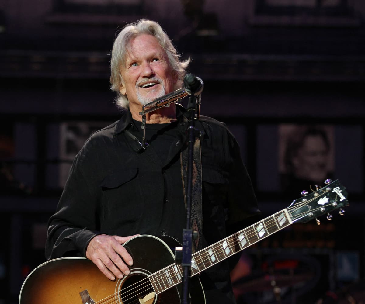 La légende de la musique country et acteur Kris Kristofferson s’éteint ...