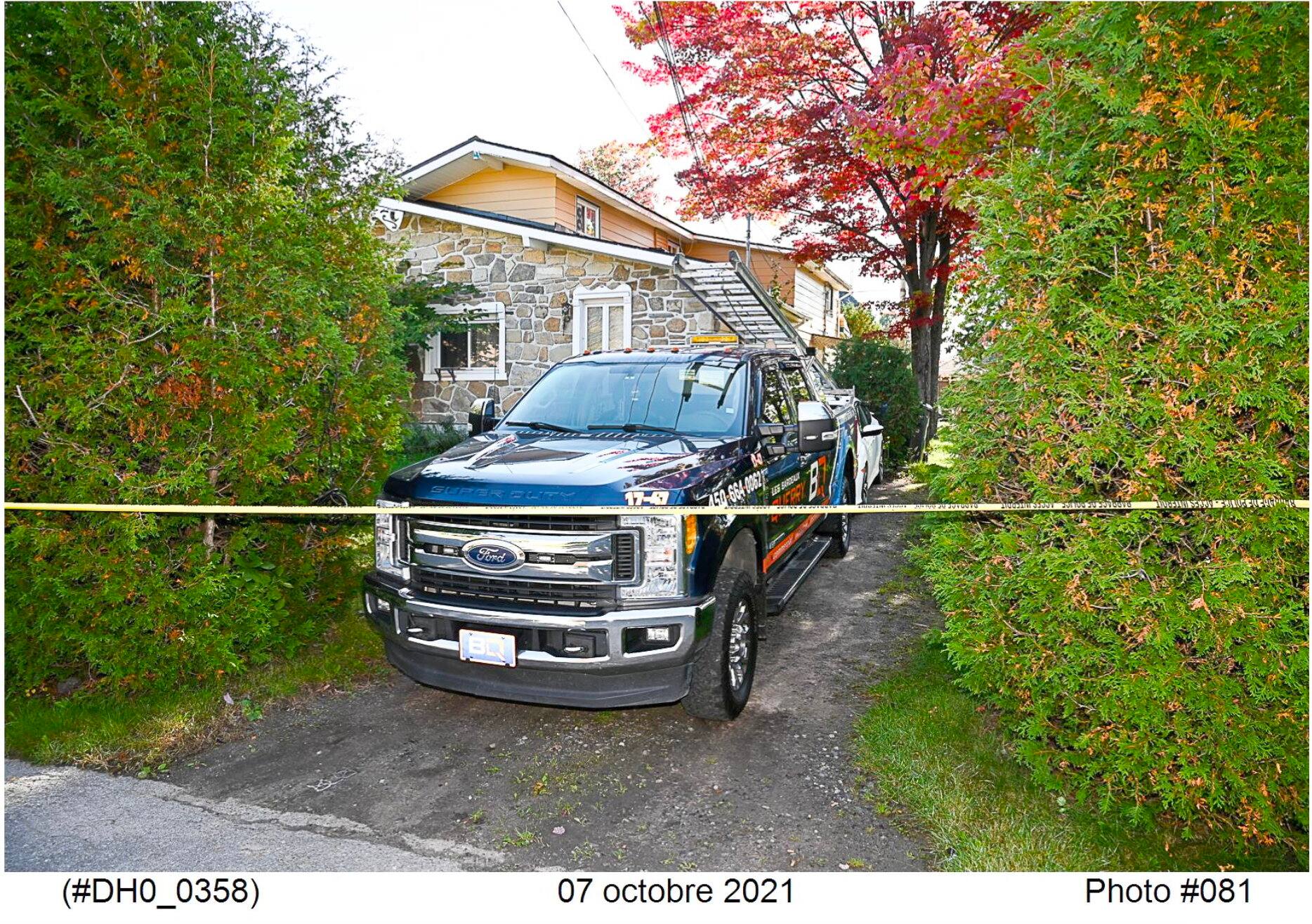 Meurtre de son meilleur ami: un signe de trancher la gorge lors du ...