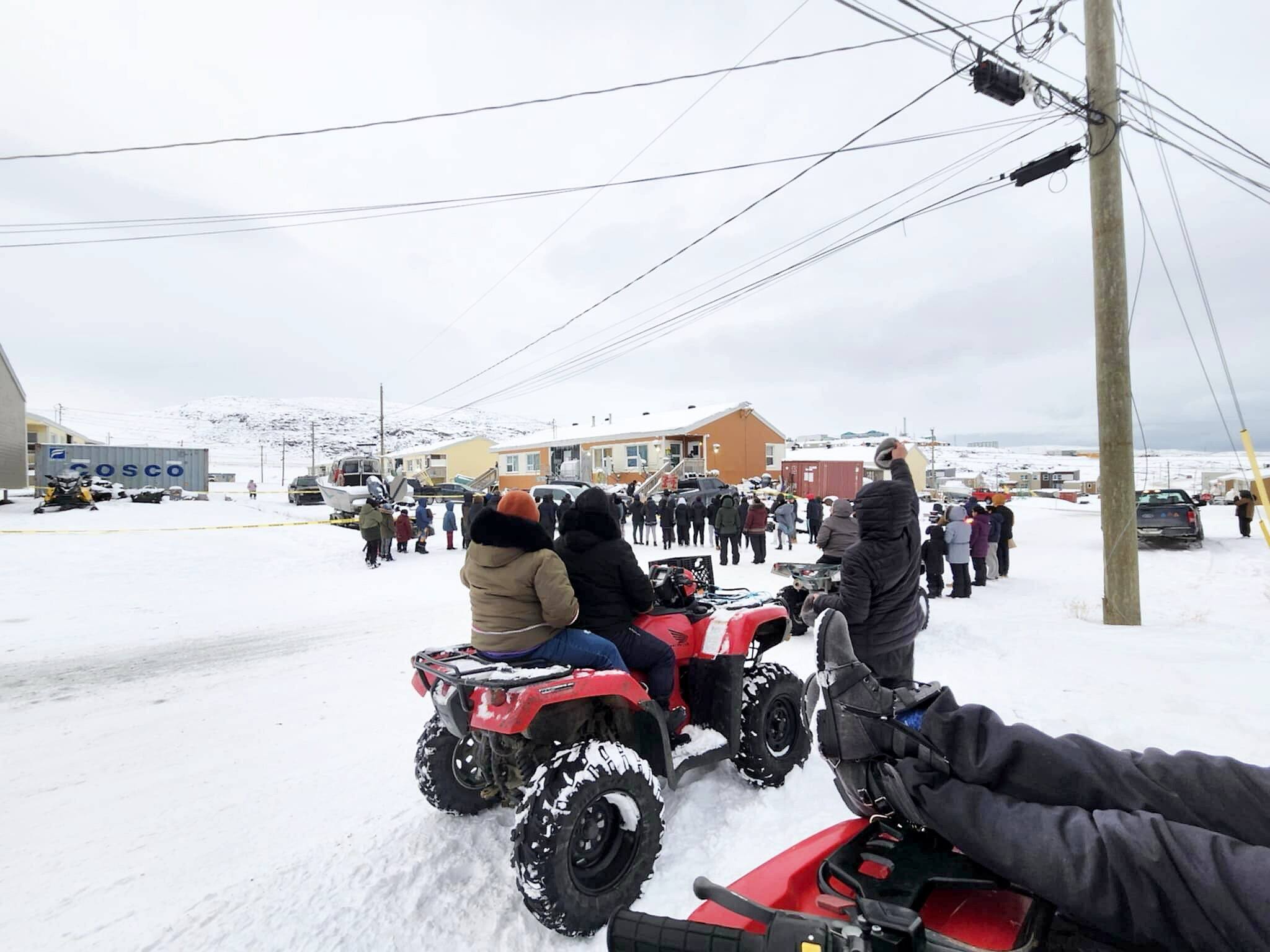Un jeune Inuk abattu par la police à Salluit et son jumeau blessé | JDQ