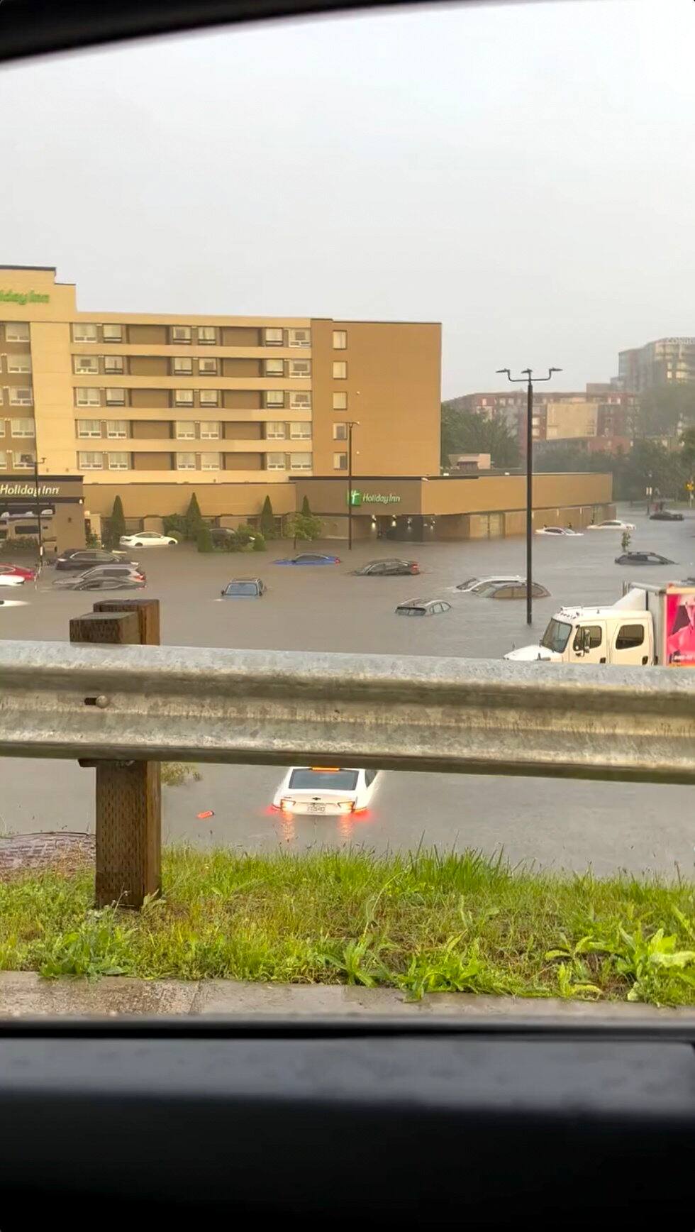 Action collective contre HydroSolution: alors qu’il a été privé d’eau chaude pendant 42 jours ...