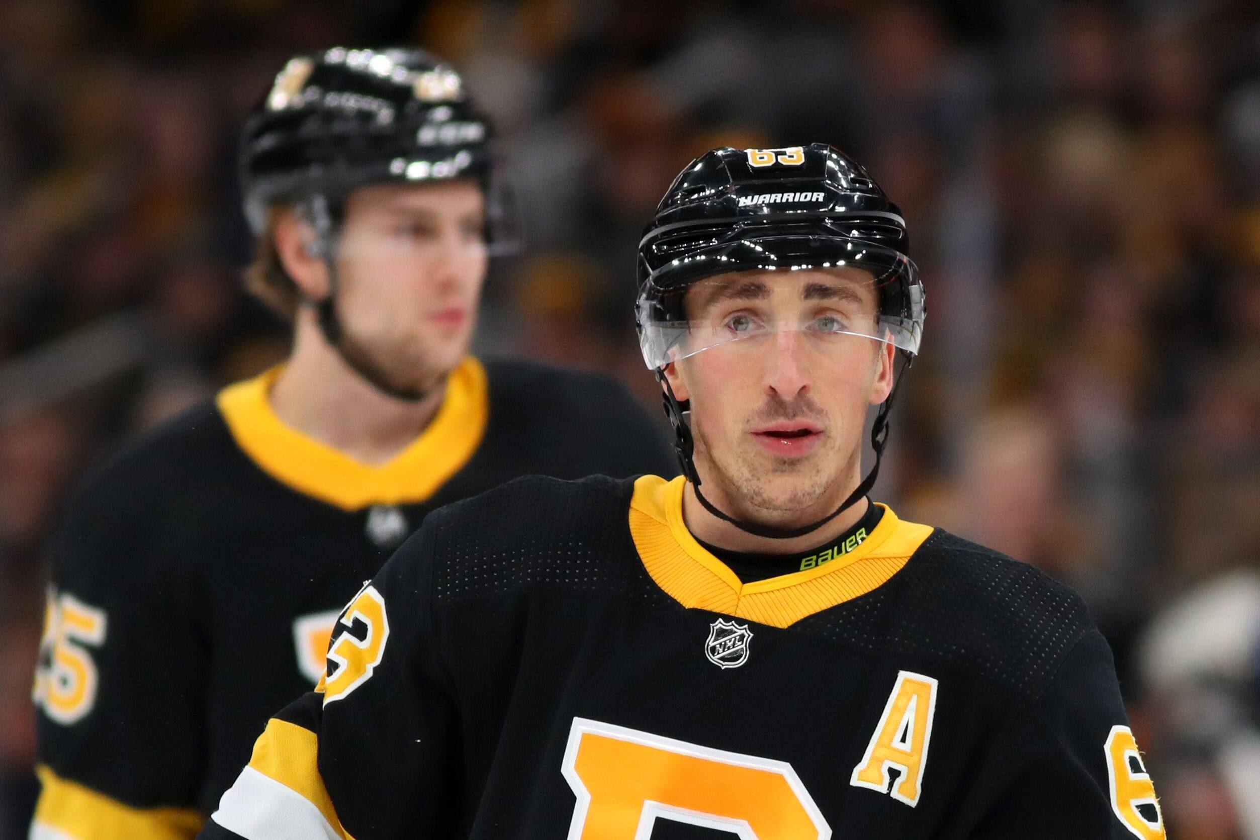 Brad Marchand s'invite à un party! - TVA Sports
