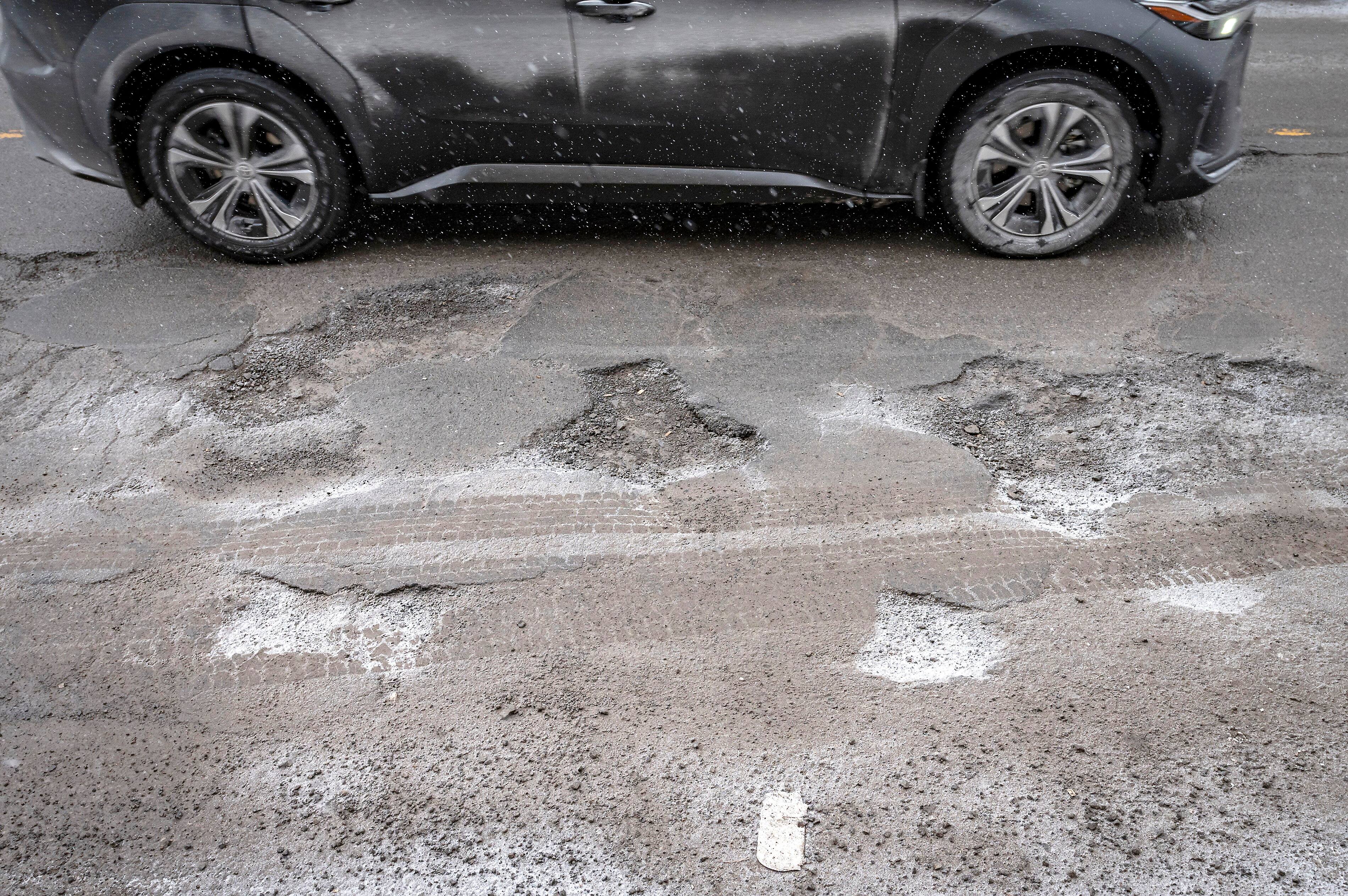 Déjà plus de 600 signalements: la saison des nids-de-poule est lancée à ...