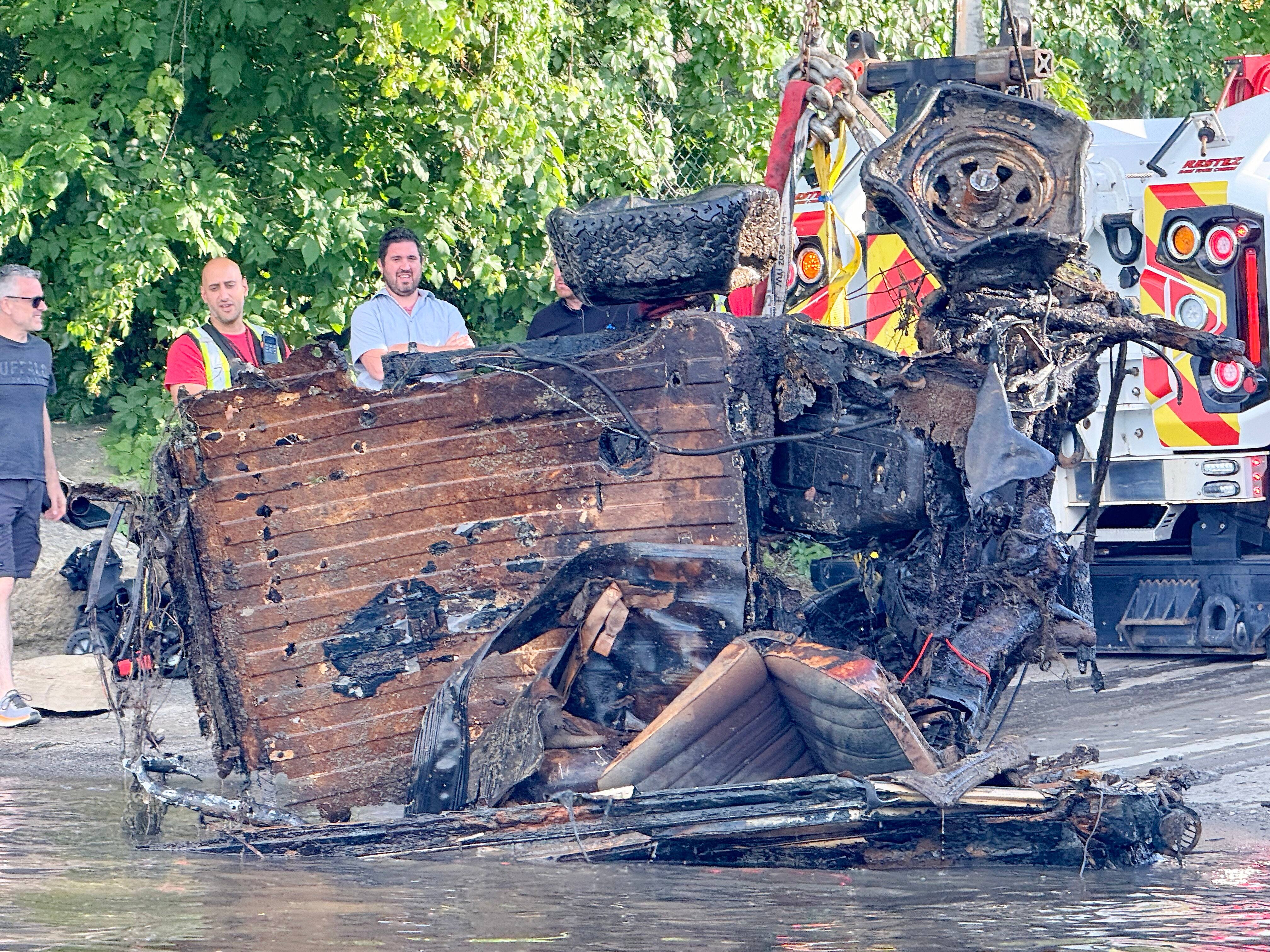 Le véhicule de Robert St-Louis repêché dans la rivière des Mille Îles | JDM