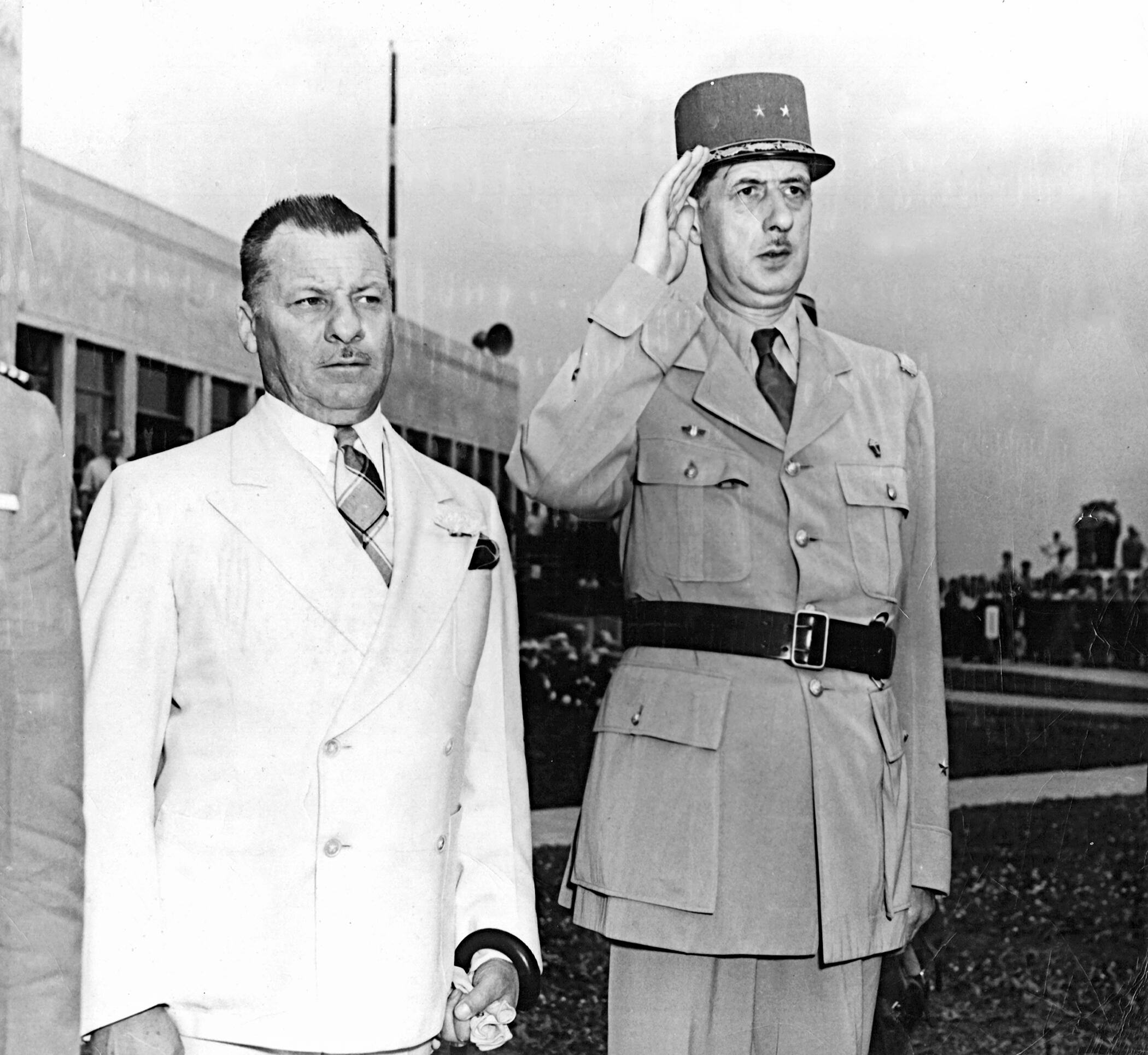 Charles de Gaulle a été ovationné au balcon de l’hôtel de ville de Montréal en... juillet 1944 | JDM