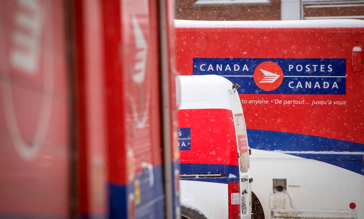 Grève chez Postes Canada: le syndicat porte plainte pour «pratique ...