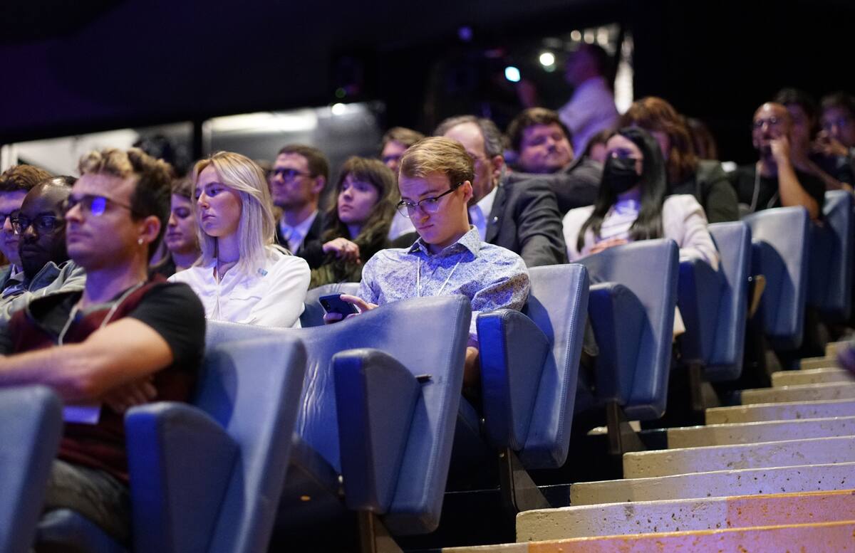Élections: les partis politiques à la rencontre des jeunes | TVA Nouvelles