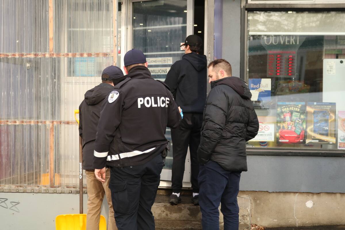 [PHOTOS] Vol à main armée à Lévis: la police recherche un suspect | JDQ