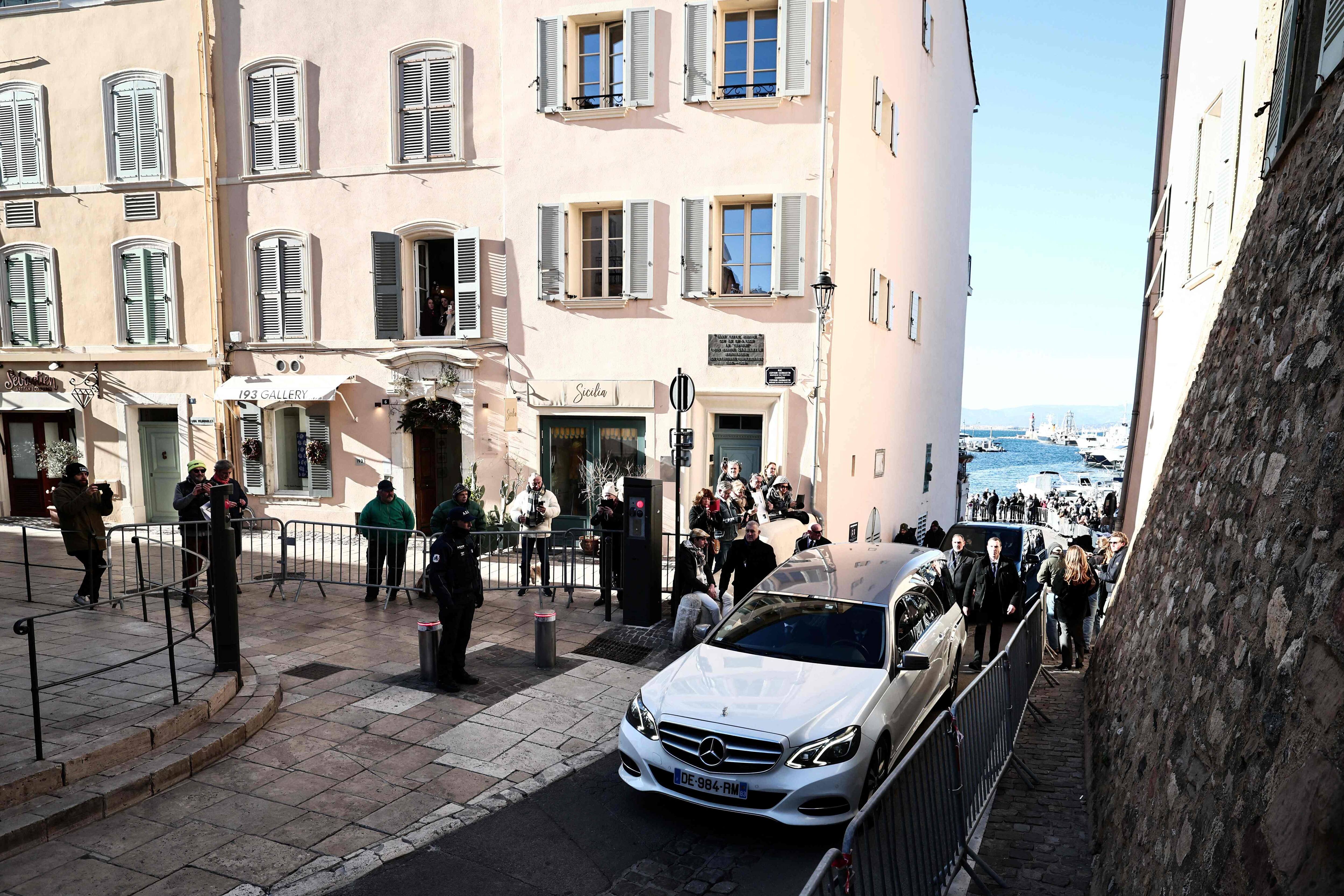 EN IMAGES | Saint-Tropez: un dernier adieu «sans chichi» à Brigitte ...