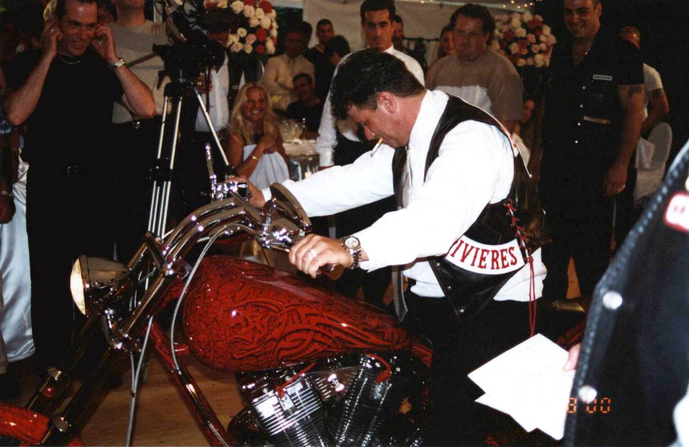 Vidéo inédite: voyez Ginette Reno chanter au mariage du Hells Angels ...