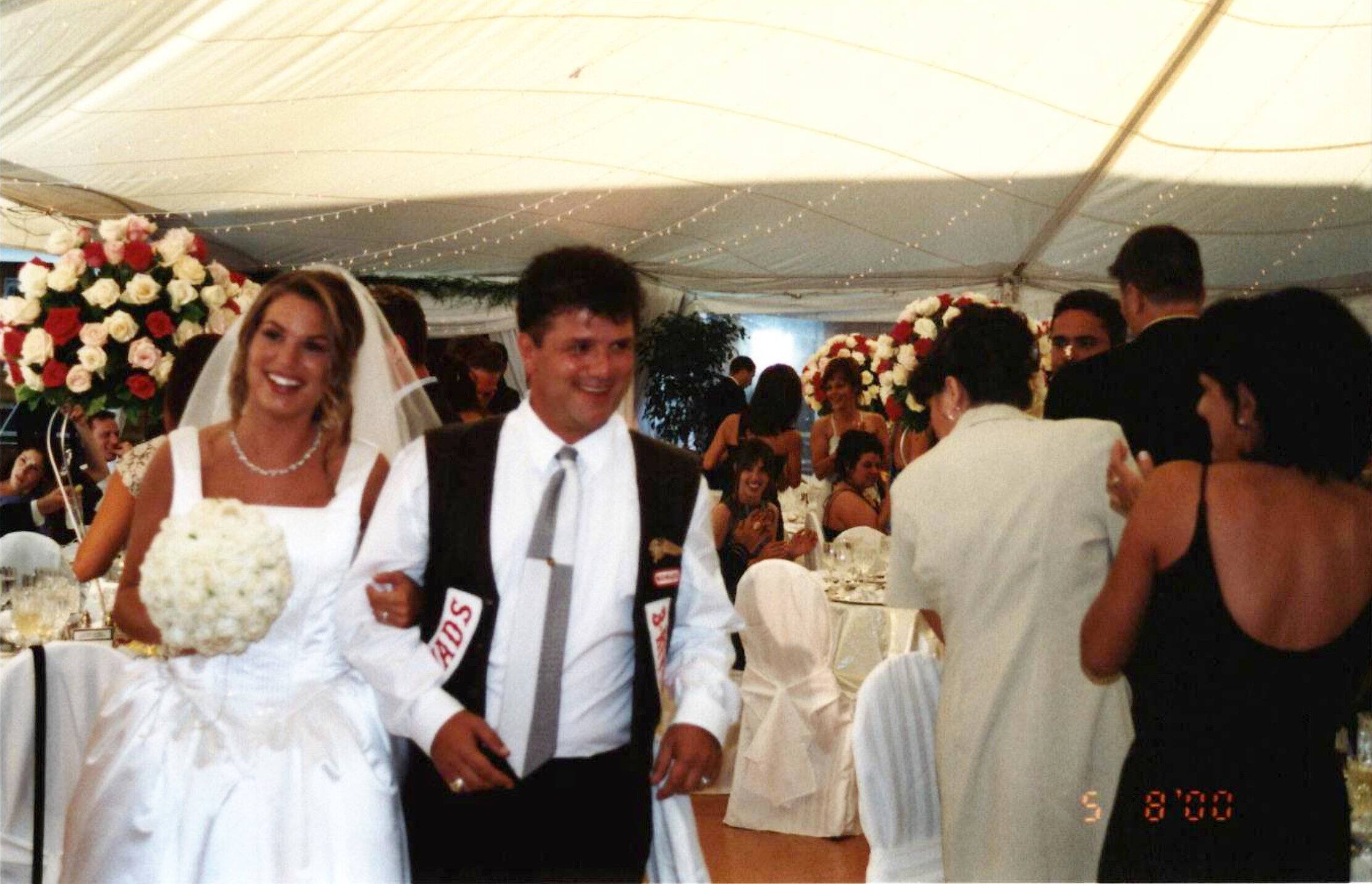 Vidéo inédite: voyez Ginette Reno chanter au mariage du Hells Angels René Charlebois | JDQ