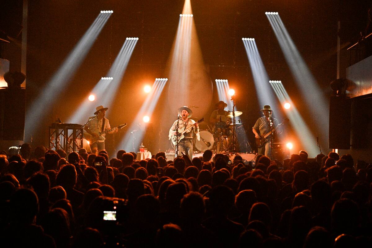 Bleu jeans bleu ouvre sa tournée sur une bonne note | JDM