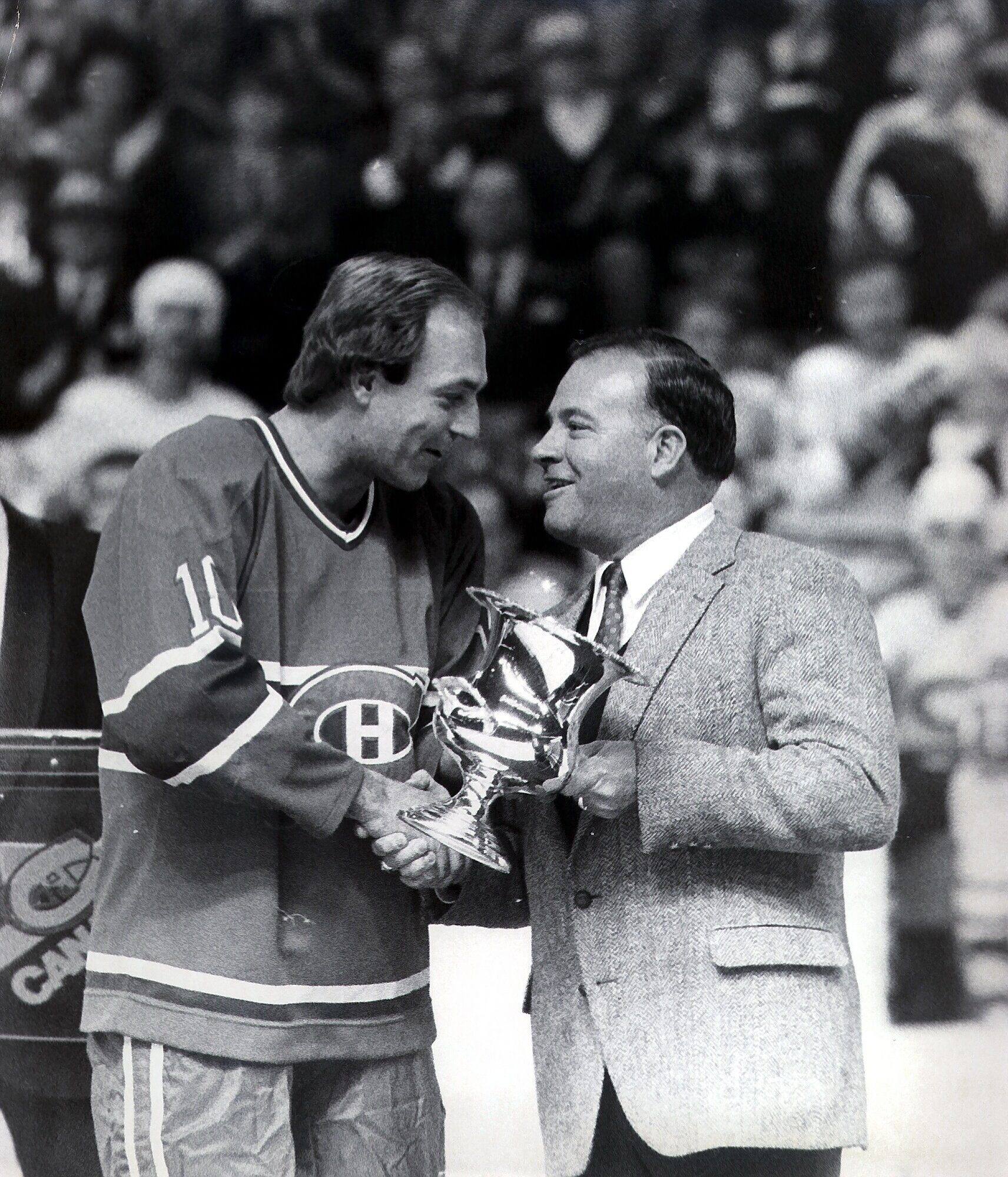 Scotty Bowman explique pourquoi il voit le Canadien s’améliorer de 10 % ...