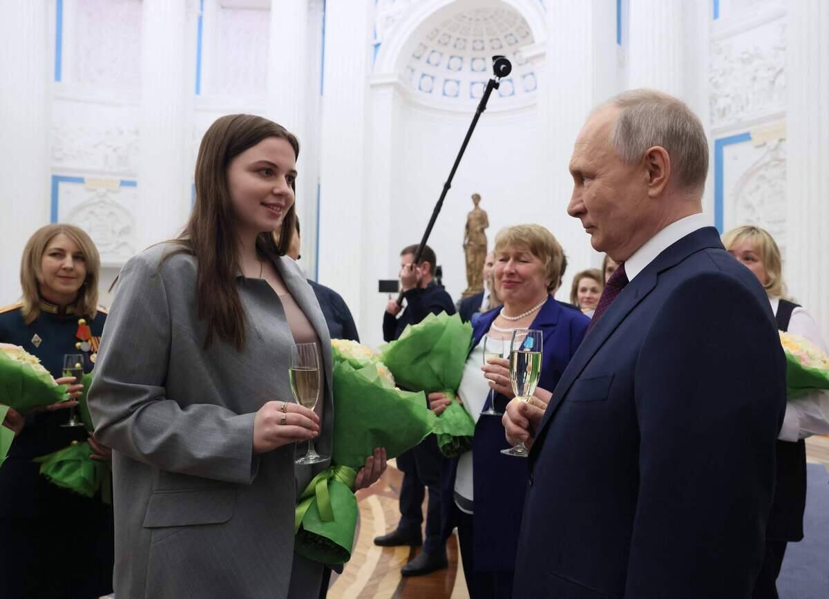 Pour le 8 mars, Poutine célèbre les femmes au service de la Russie | JDM
