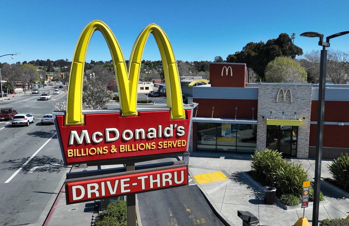 Elle poursuit McDonald's après s'être brulée avec son café | TVA Nouvelles