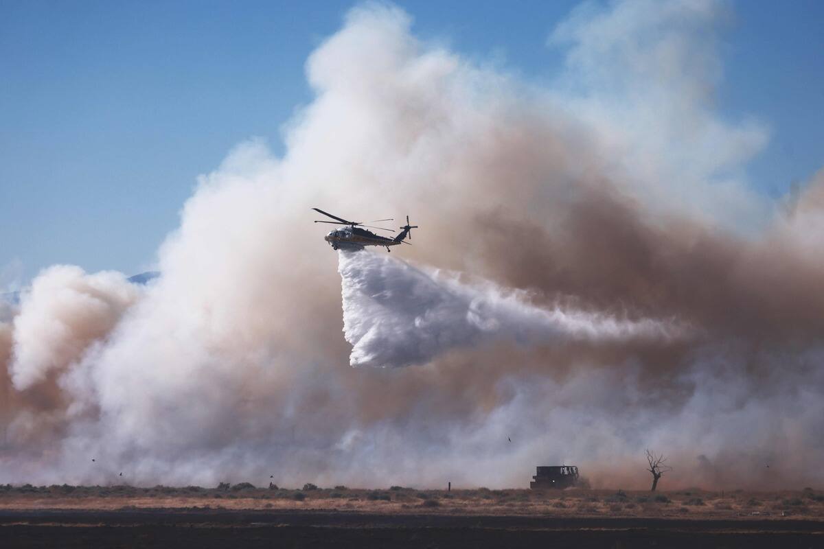 Deux incendies forcent l'évacuation de milliers de personnes au Nouveau ...