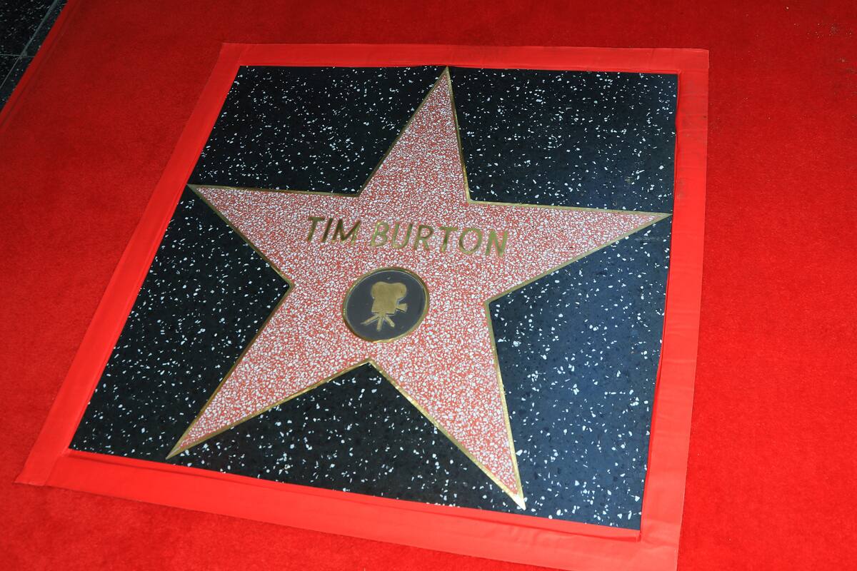 Cinéma: Tim Burton reçoit une étoile sur le Hollywood Walk of Fame | JDM