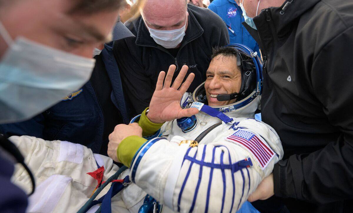 Trois astronautes de retour sur Terre après 371 jours dans l'espace | JDM
