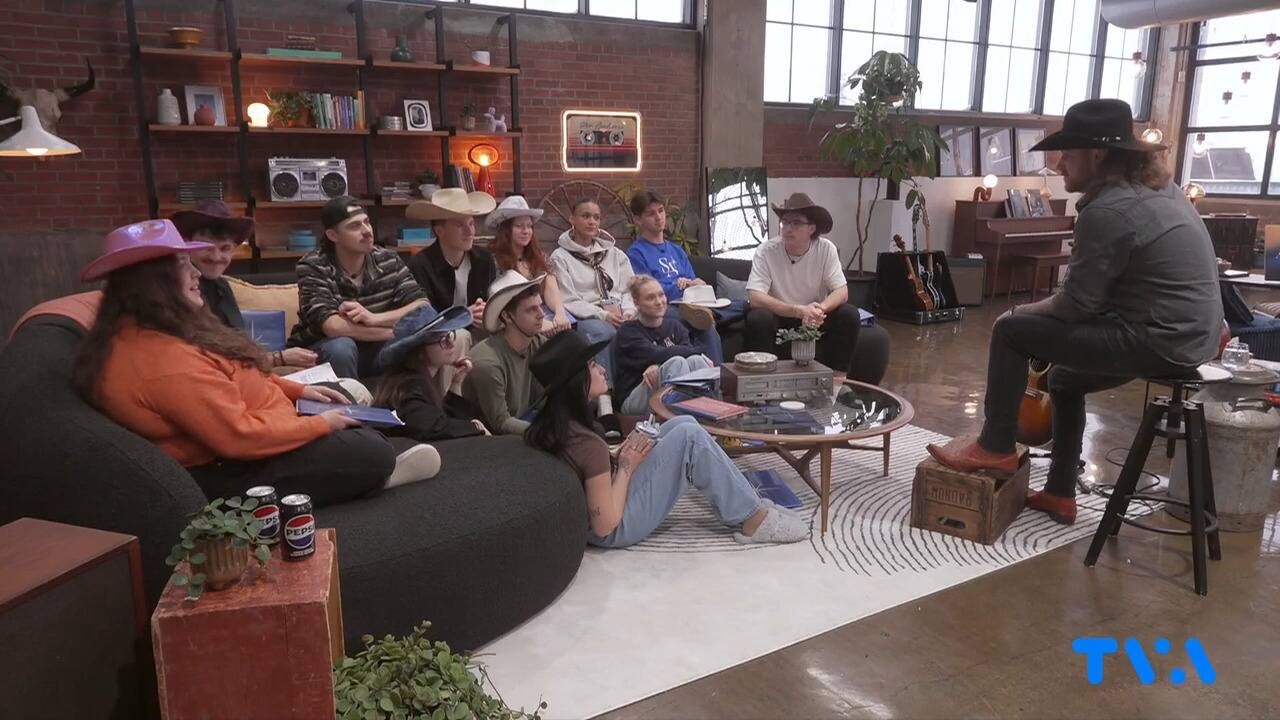 «Star Académie»: Matt Lang rend visite aux Académiciens | TVA Nouvelles