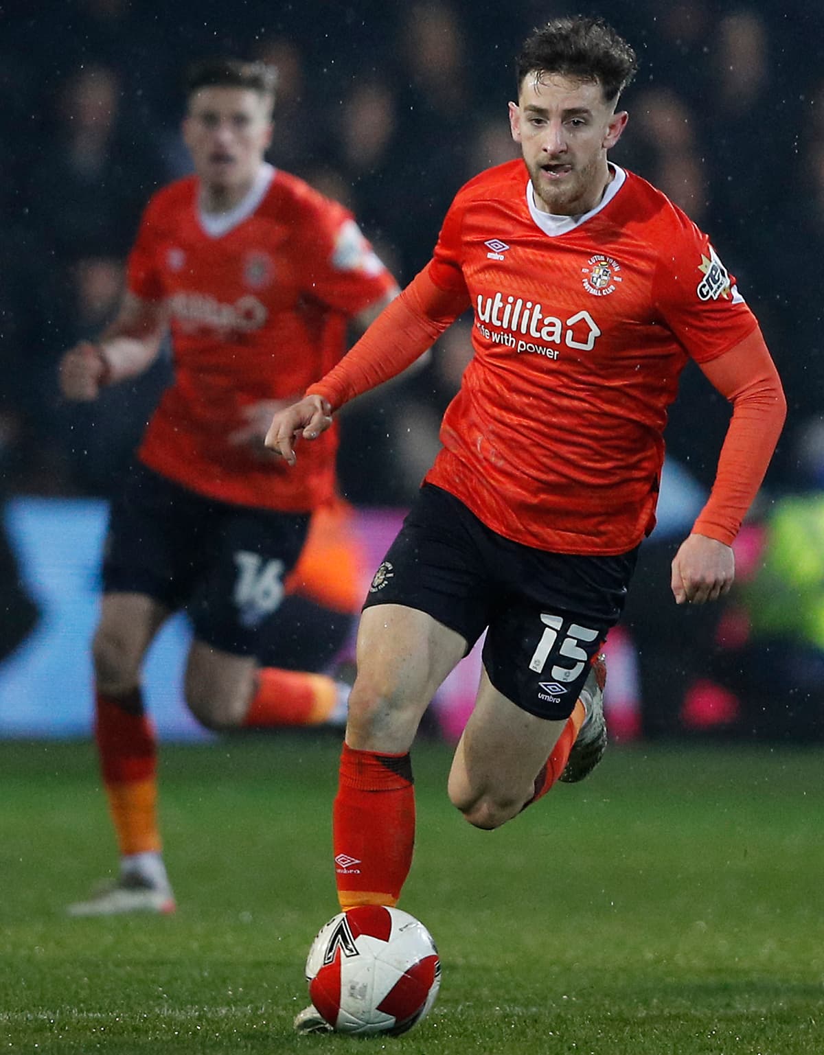 Un joueur de soccer s’effondre en plein match, victime d’un malaise ...
