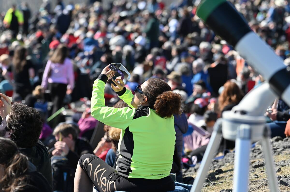 Éclipse totale dans la grande région de Québec: «C’est comme un rêve» | JDQ