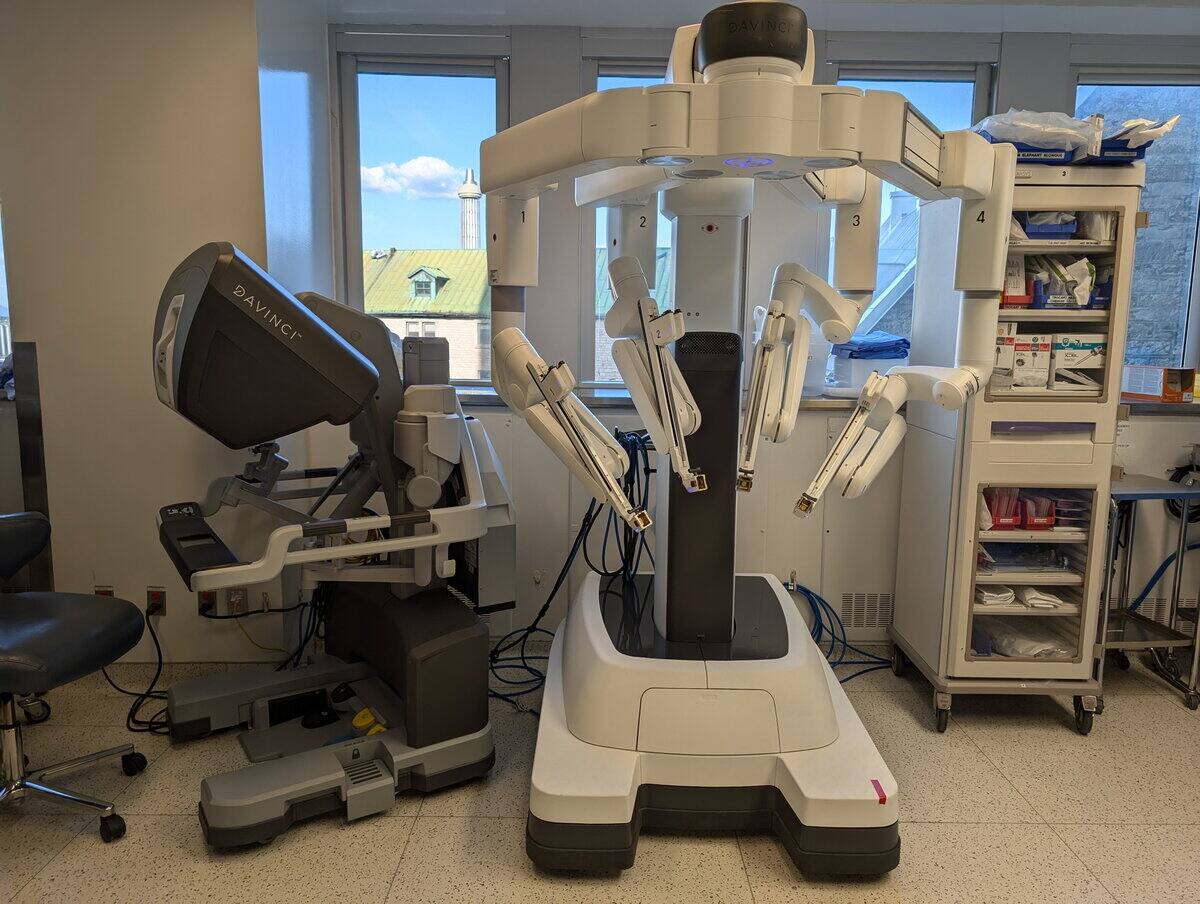 Première intervention chirurgicale robotique pour opérer des cancers en ...