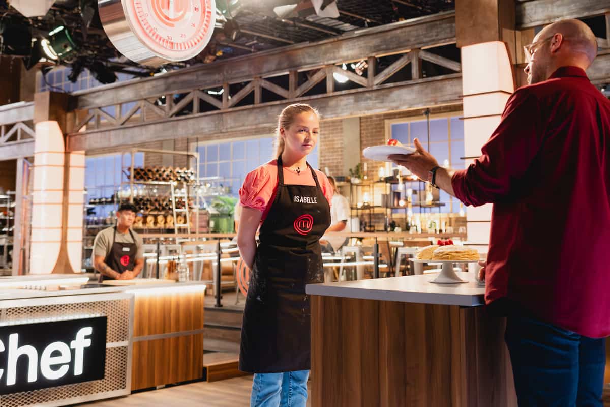 «MasterChef Québec»: Isabelle quitte la cuisine | TVA Nouvelles