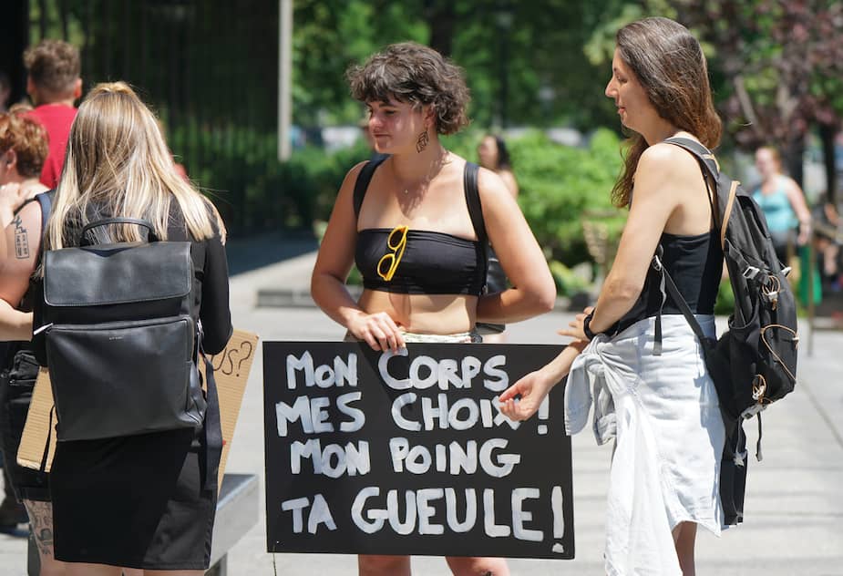 «en Colère Et Solidaires Manif à Montréal Pour Le Droit à L