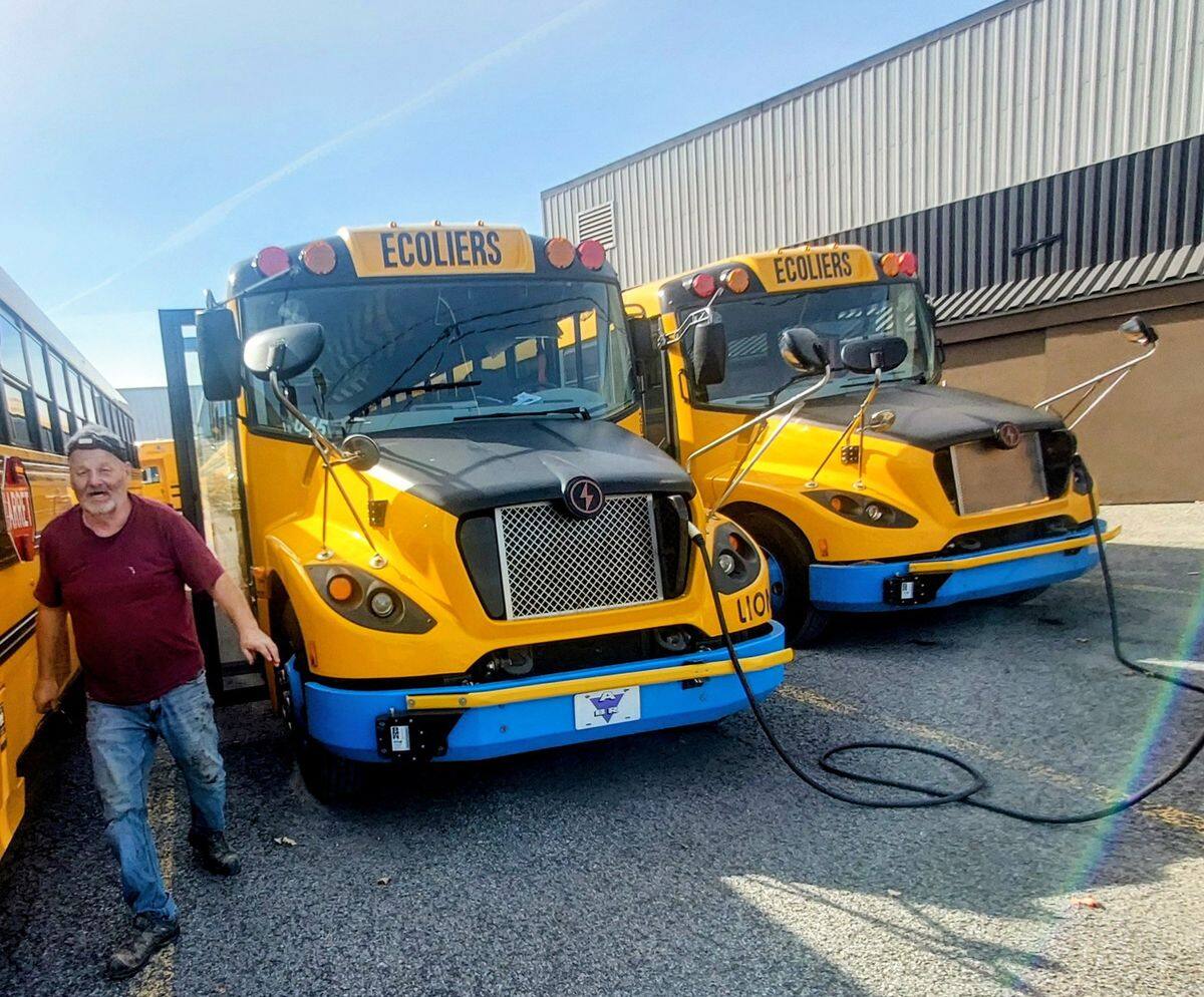 Des transporteurs scolaires inspectent eux-mêmes les autobus de Lion ...