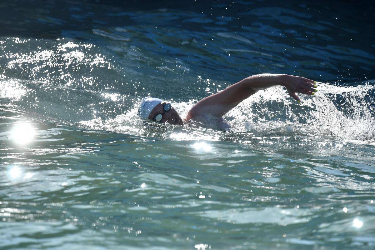 Chloe McCardel, nageuse australienne, bat le record en traversant 44 ...