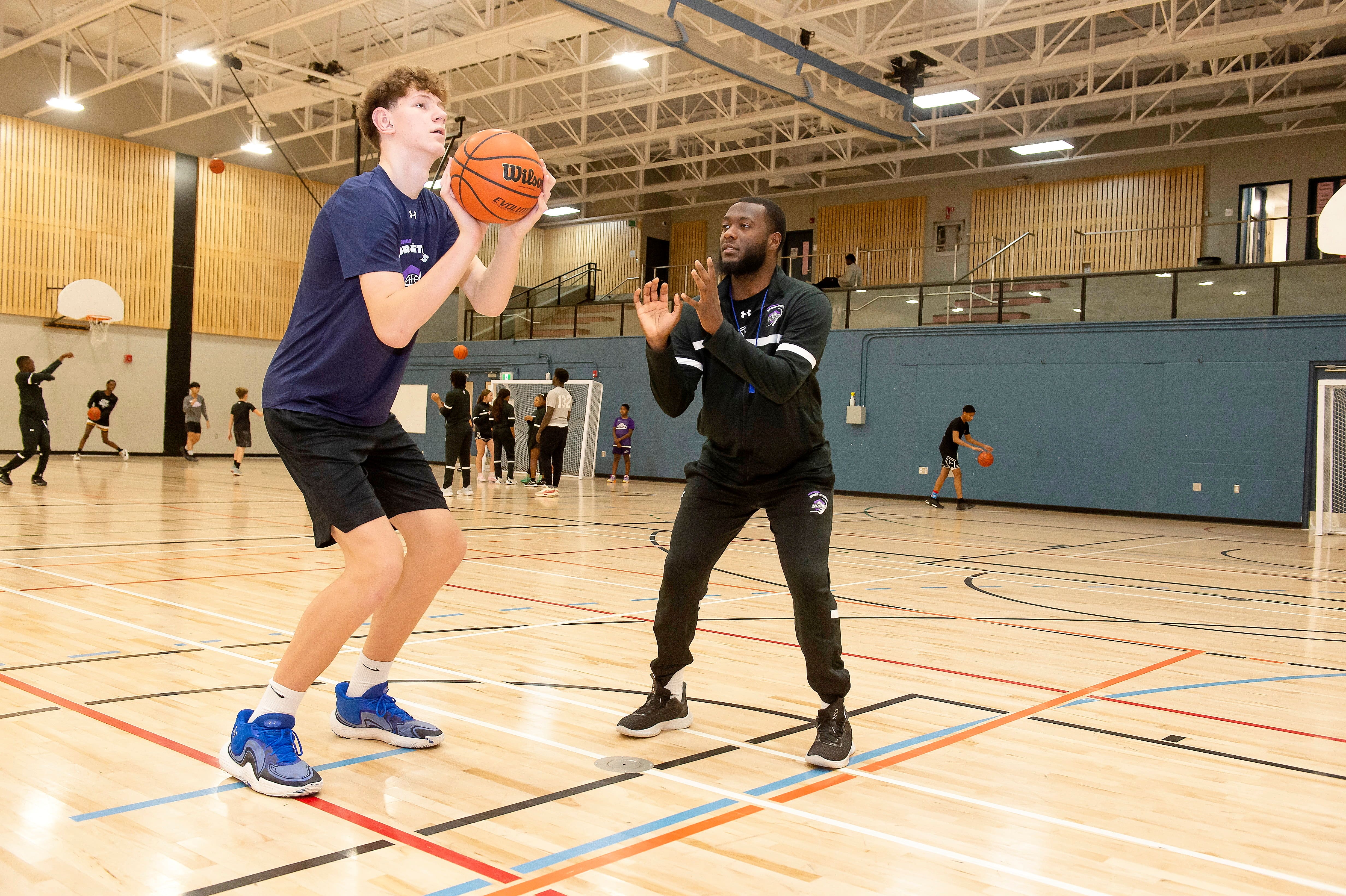 À 7 pi 3 po à 14 ans, le «petit» timide Jérémy Gohier «vient de ...