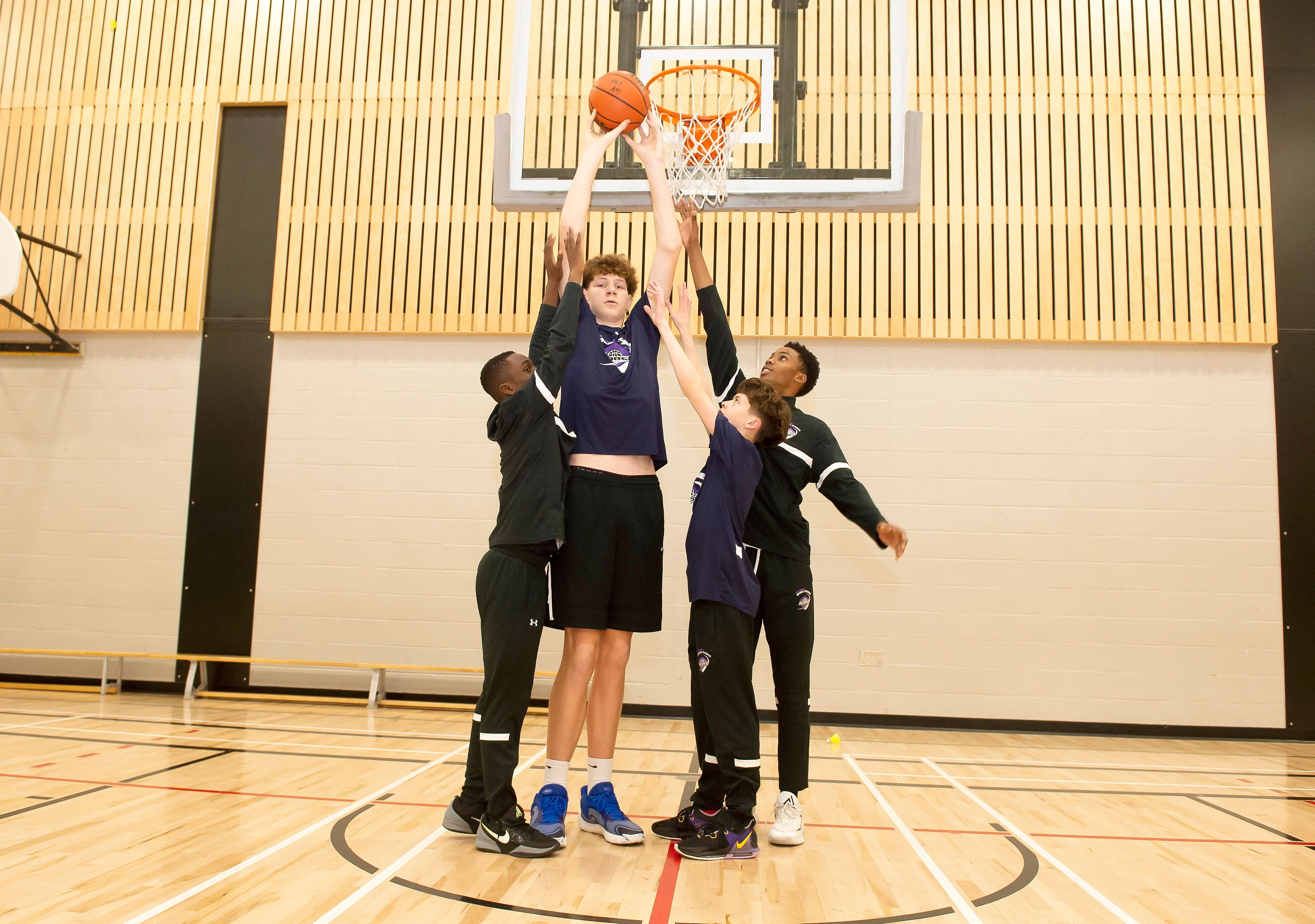 À 7 pi 3 po à 14 ans, le «petit» timide Jérémy Gohier «vient de ...