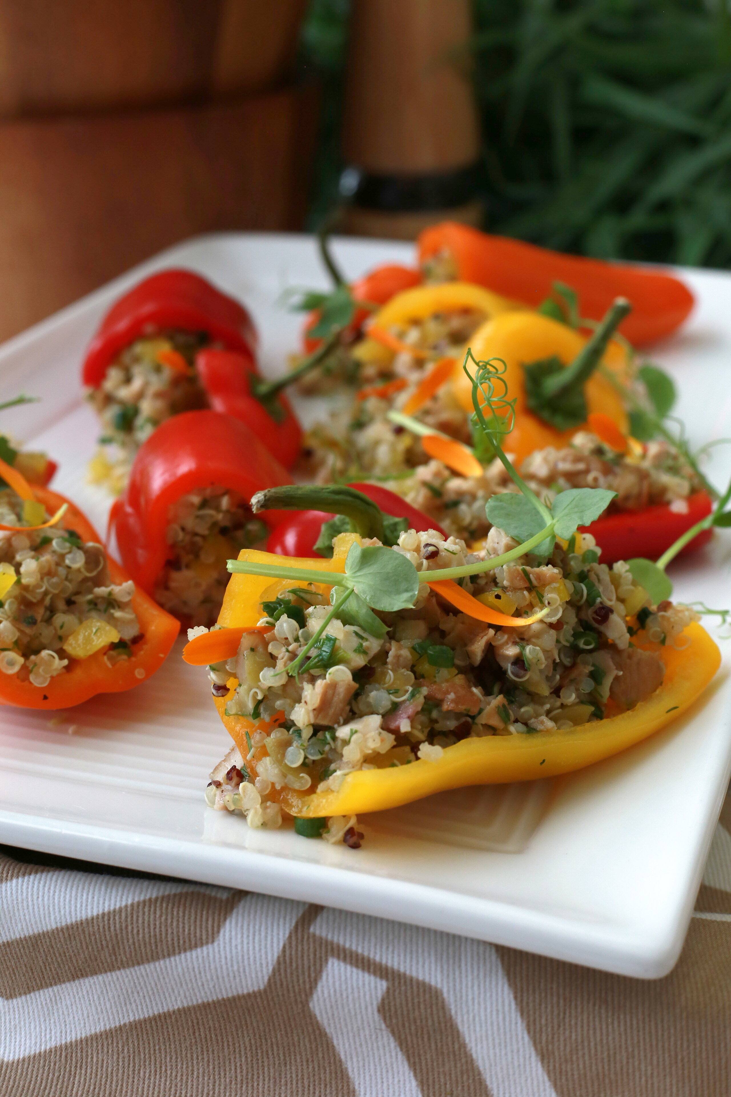 Petits poivrons farcis à la salade de quinoa et poulet | JDM