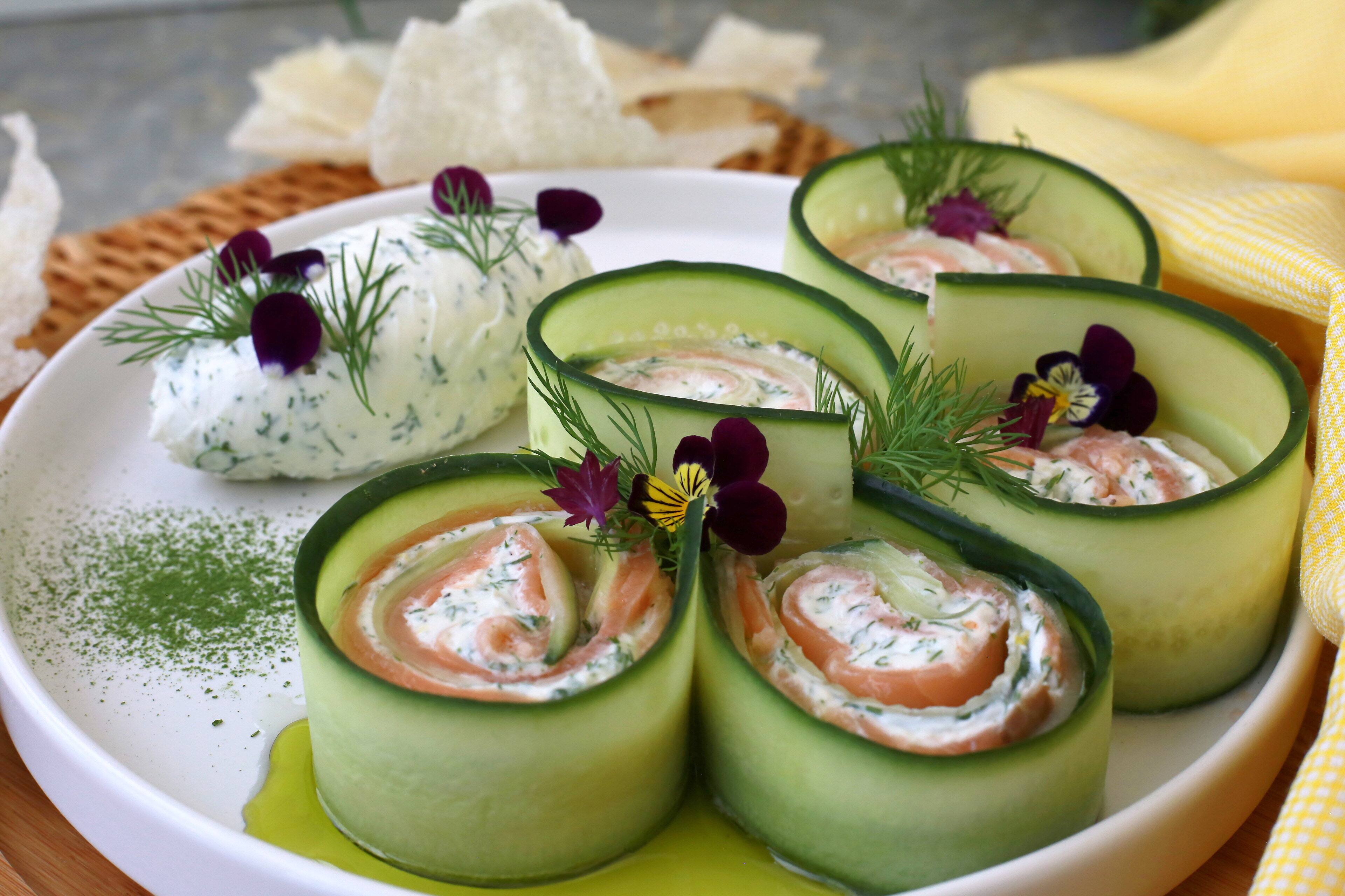 Roulades de saumon fumé et concombre au fromage à l'aneth | JDM