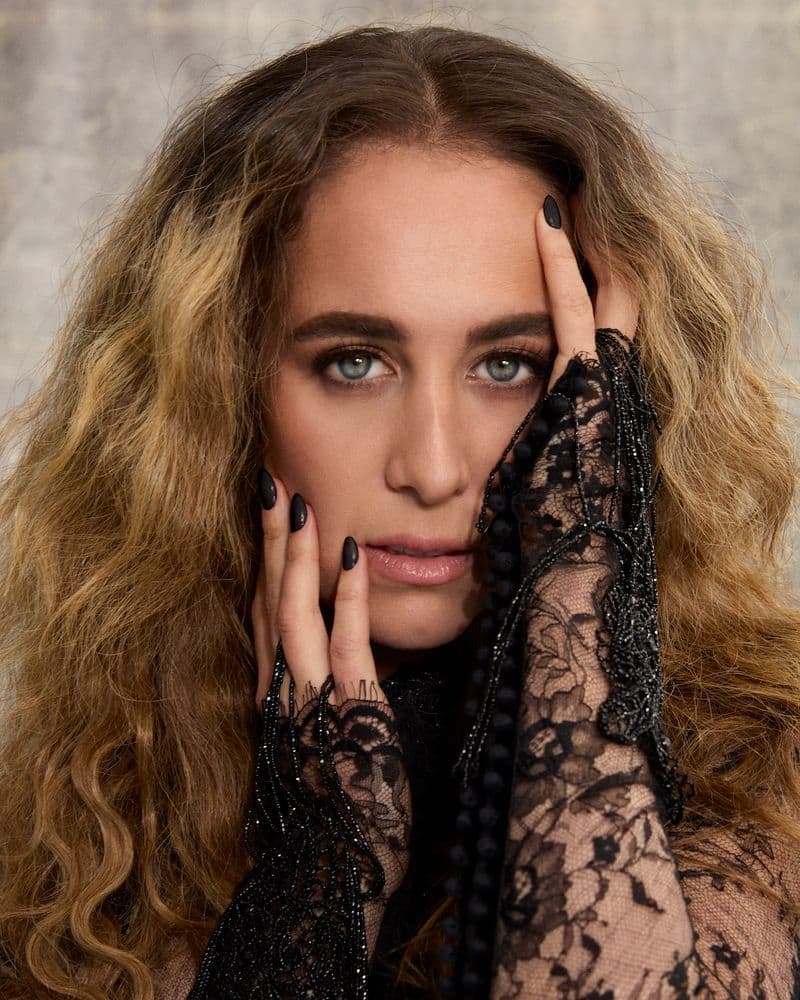 Chloe Stroll | «Bloom in the Break»: la sœur du pilote de Formule 1 ...