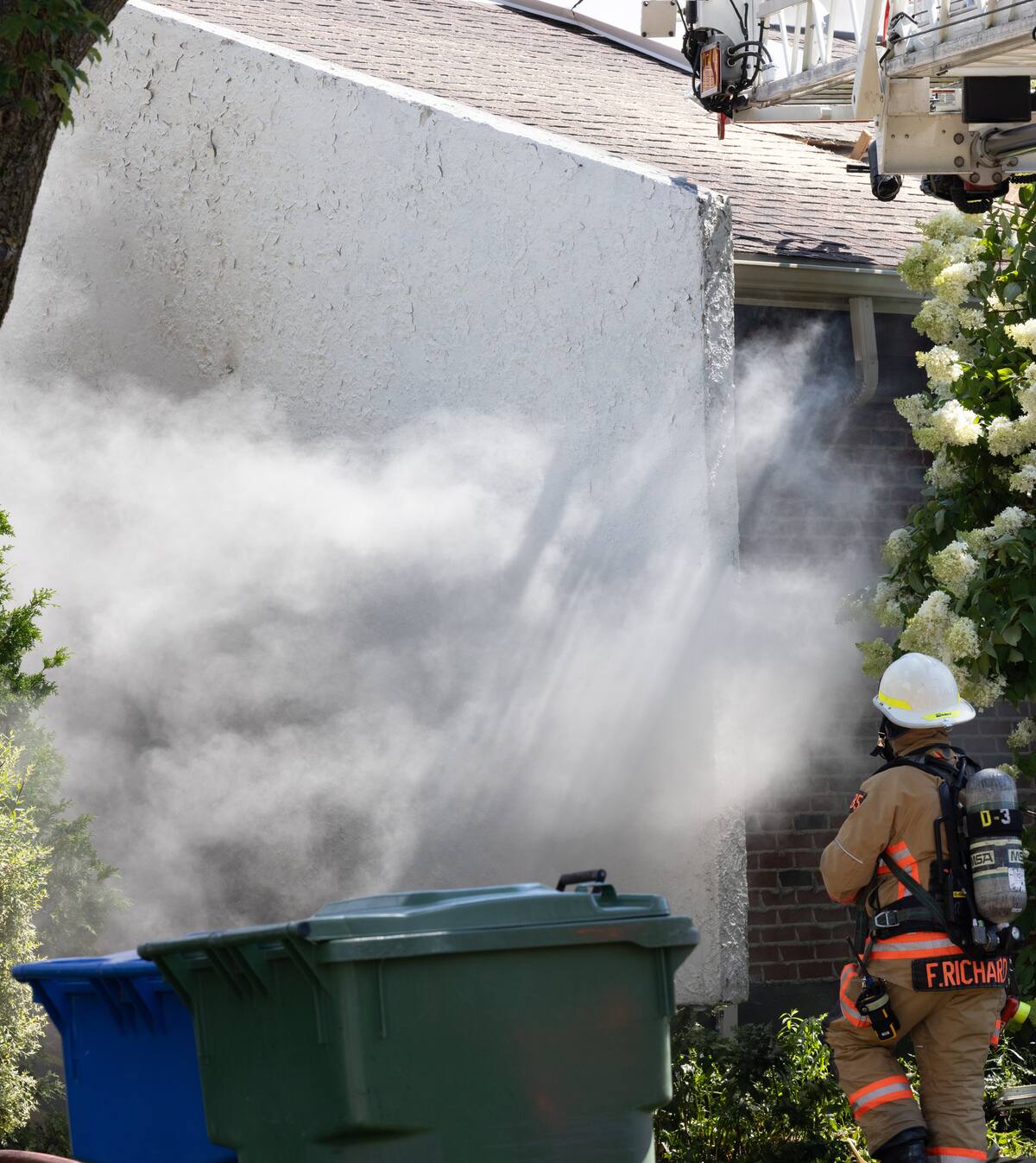 [PHOTOS] Résidence en flammes à Charlesbourg: une cinquantaine de ...