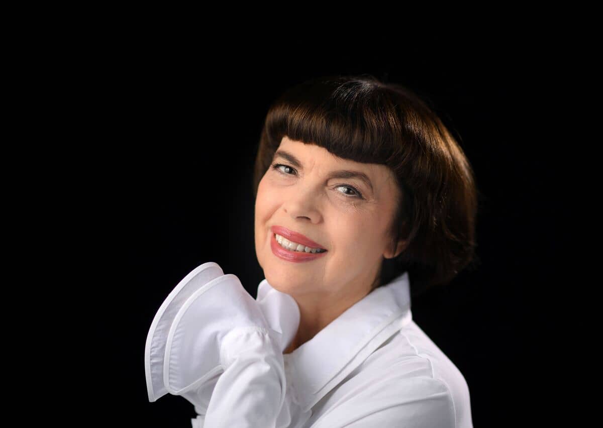 "Mireille Mathieu Returns to Quebec After 35 Years: Get Your Tickets ...