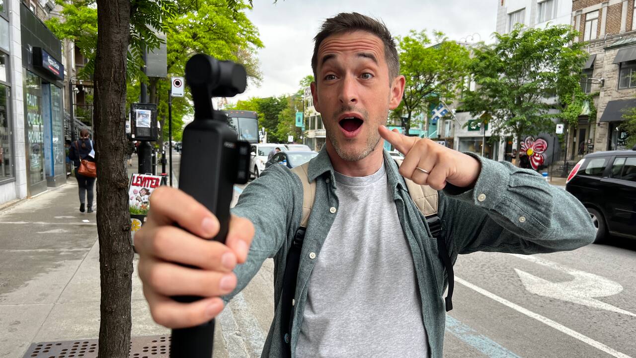 Un influenceur français invité par Québec mange de la poutine et du ...