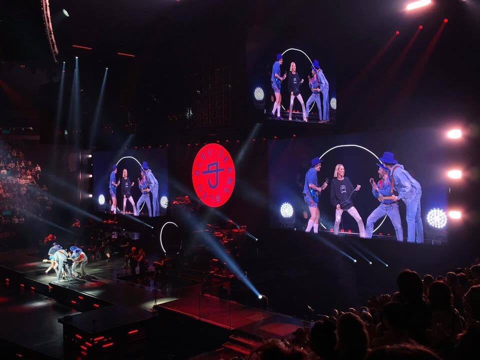 Duo Bleu Jeans Bleu et Céline Dion: «C'est épique!» - Claude Cobra ...