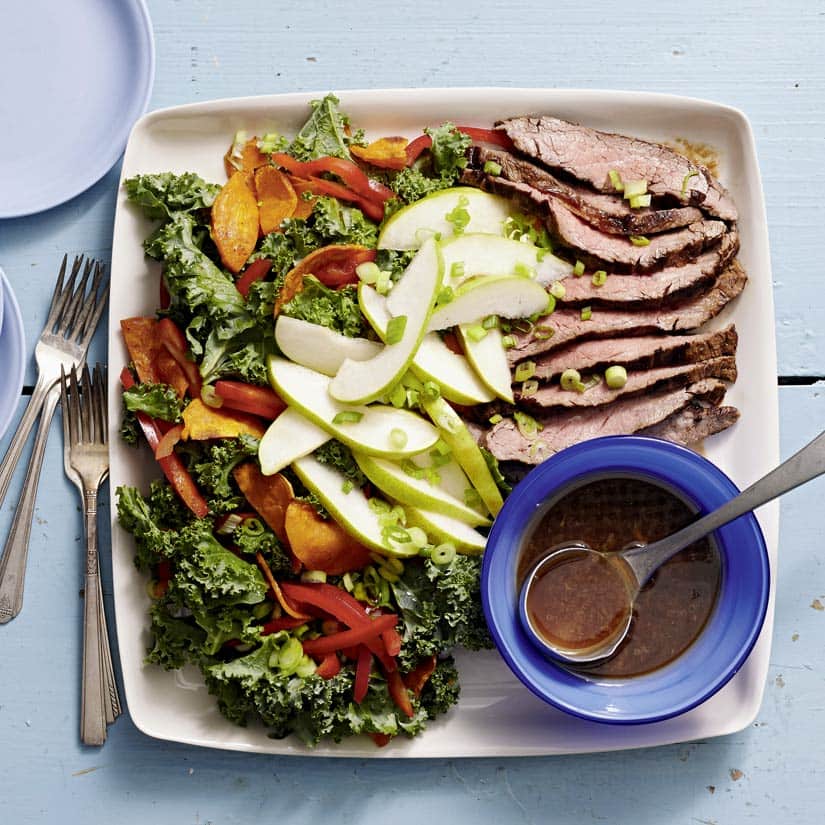 Salade de chou frisé au bifteck | Coup de pouce