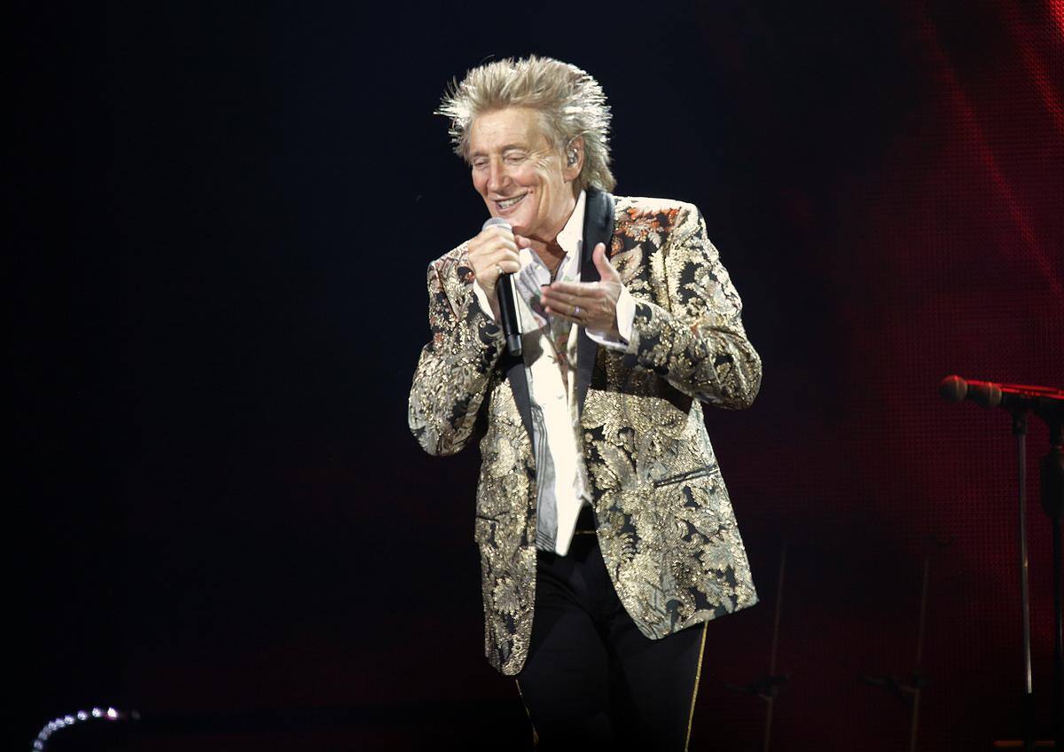 En santé, Rod Stewart retrouve sa voix et présente ses excuses pour ...