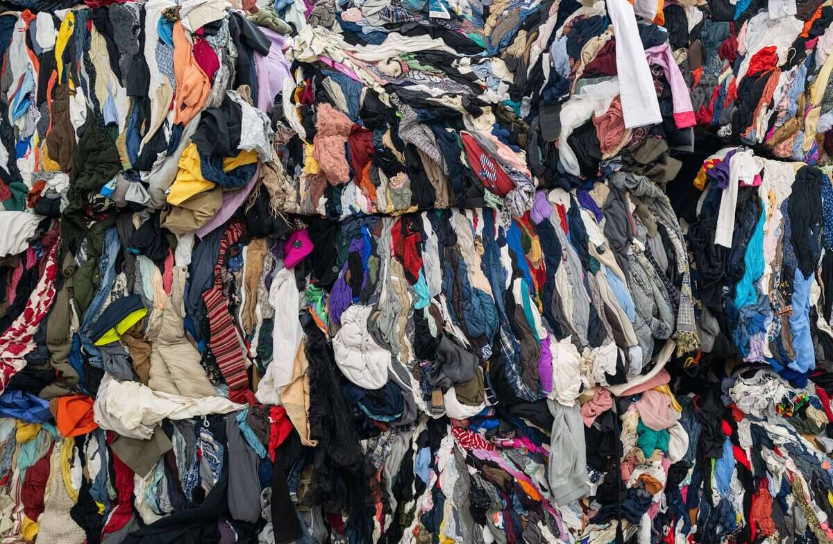 La destruction des vêtements invendus interdite dans l'Union européenne ...