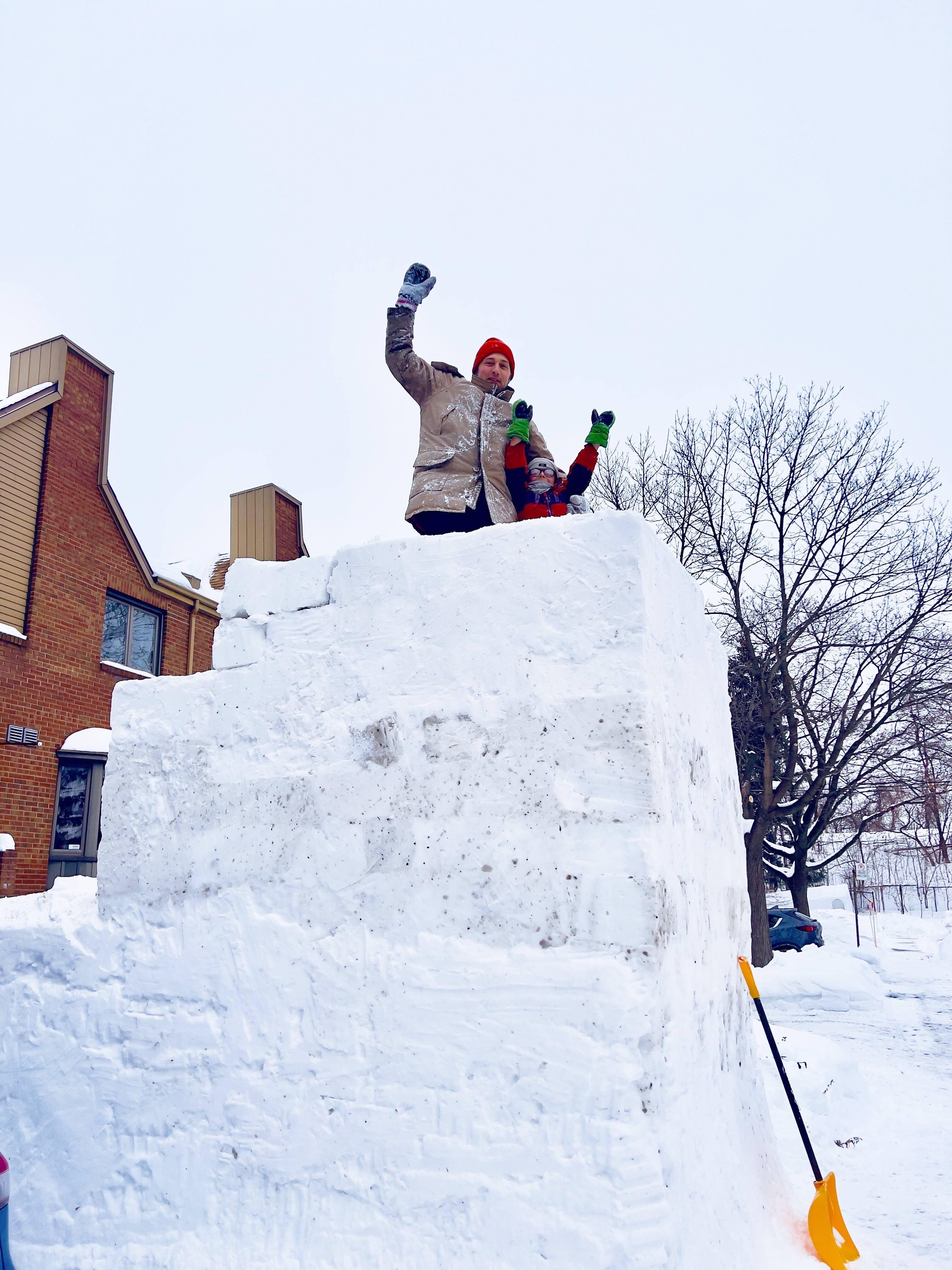 Ce père de famille a construit un fort de neige digne de «La guerre des ...